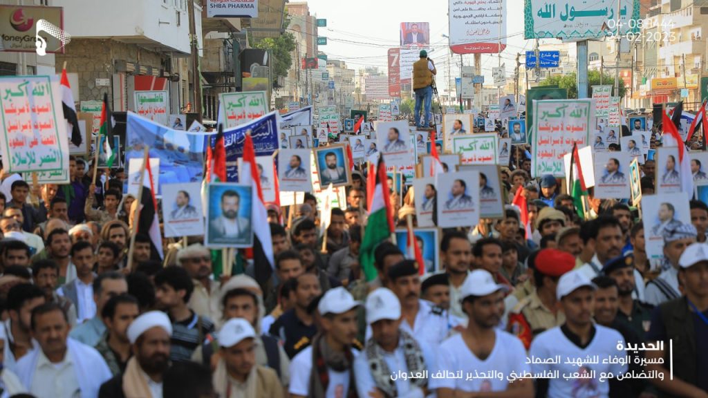 شاهد بالصور مسيرة جماهيرية حاشدة بالحديدة وفاء للشهيد الصماد وتحذيرا